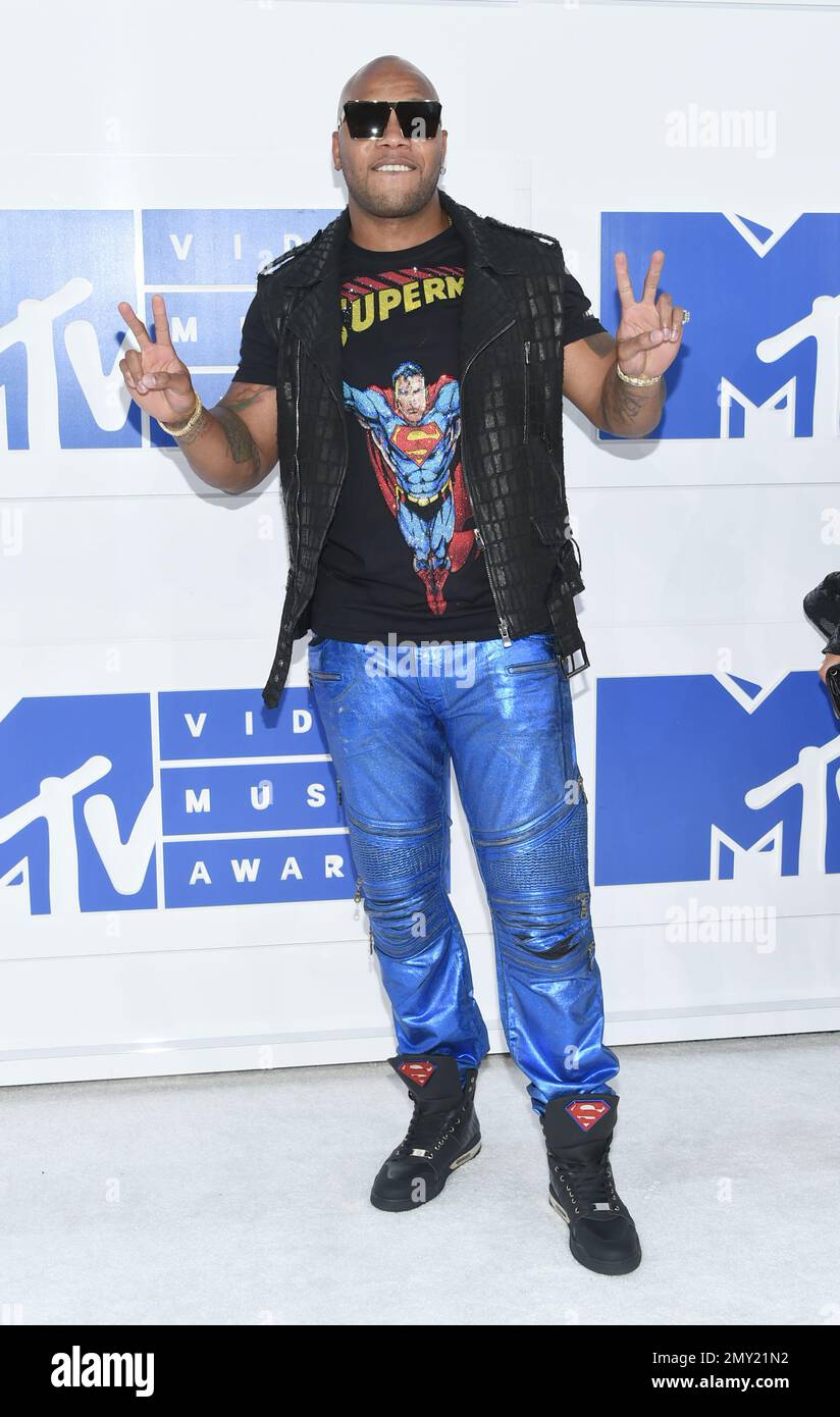 Flo Rida arrives at the MTV Video Music Awards at Madison Square Garden ...