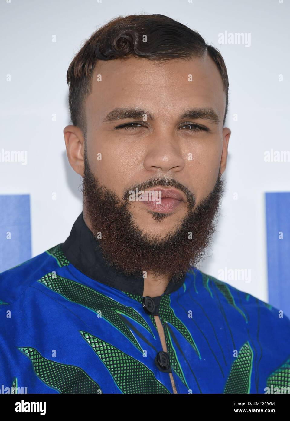 Jidenna Mobisson arrives at the MTV Video Music Awards at Madison ...