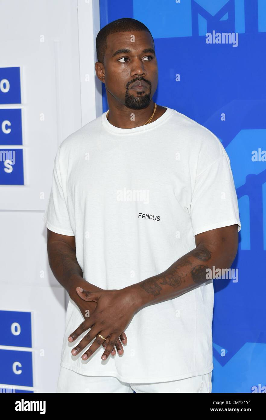 Kanye West arrives at the MTV Video Music Awards at Madison Square ...