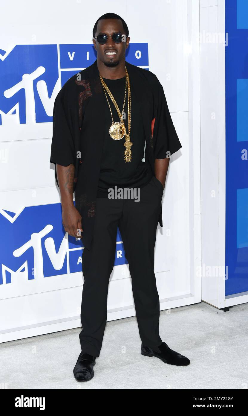 Sean "Diddy" Combs arrives at the MTV Video Music Awards at Madison ...