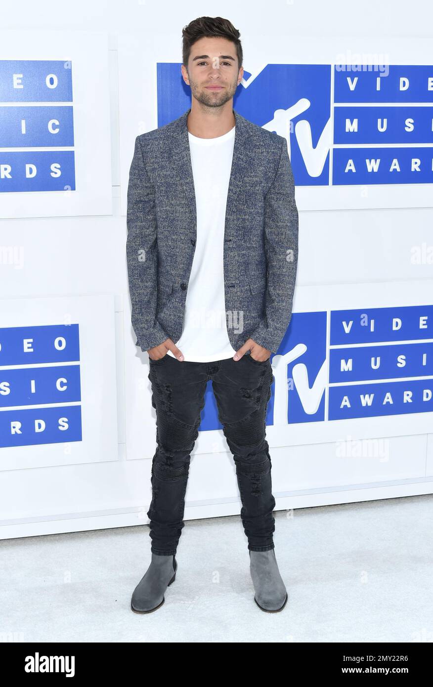 Jake Miller arrives at the MTV Video Music Awards at Madison Square ...
