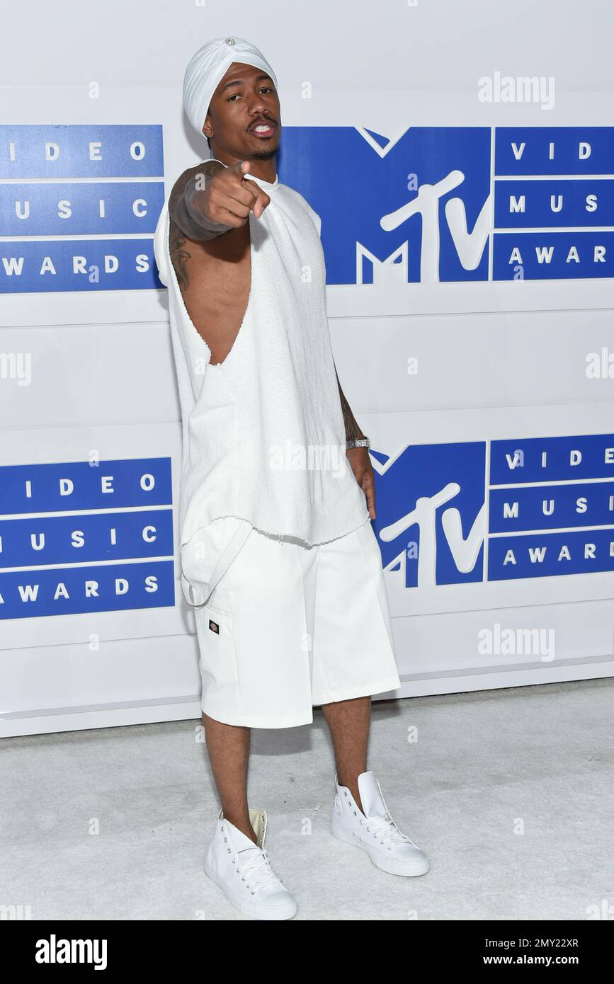 Nick Cannon arrives at the MTV Video Music Awards at Madison Square ...