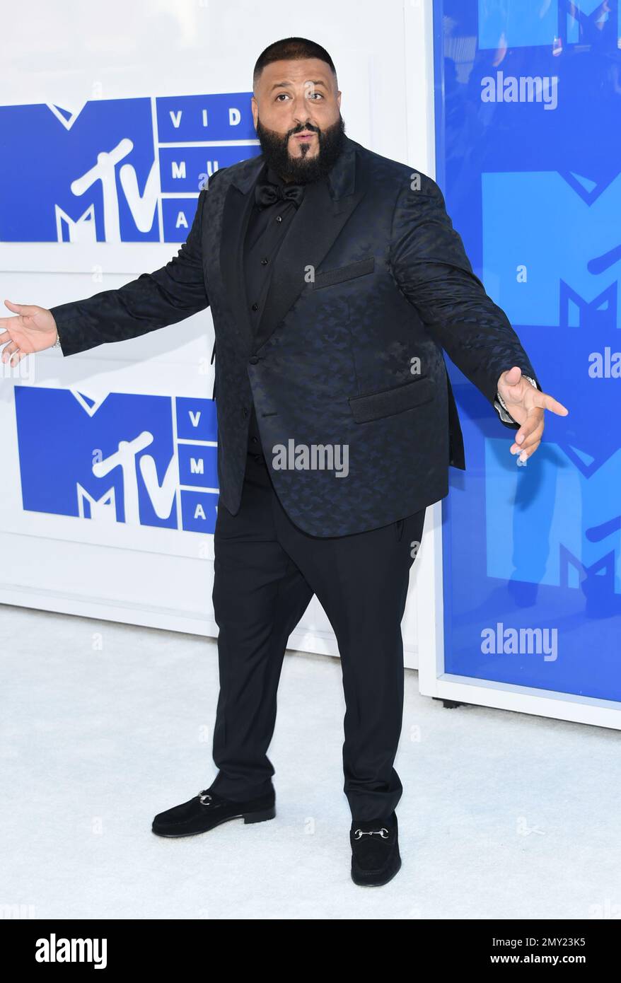 DJ Khaled arrives at the MTV Video Music Awards at Madison Square ...