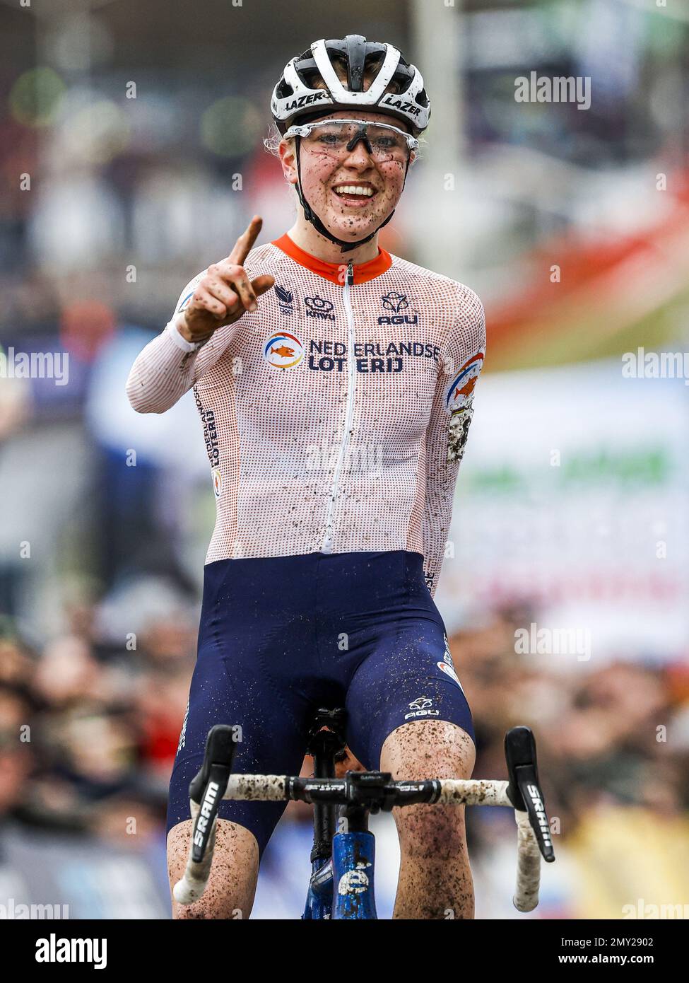 HOOGERHEIDE - Fem van Empel wins the Cyclocross World Championships in ...