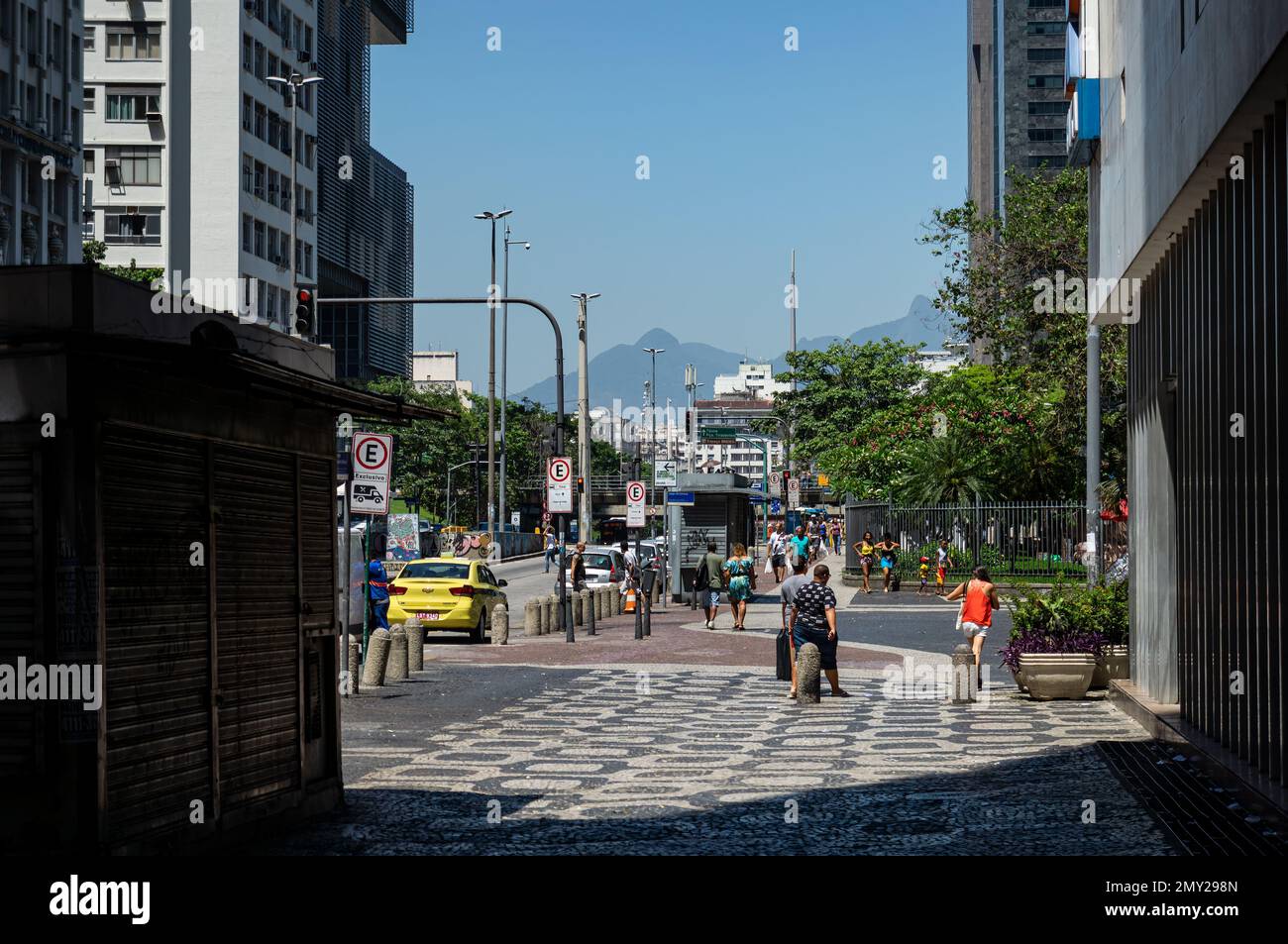 The wide sidewalk of Almirante Barroso avenue right at Caixa Cultural ...