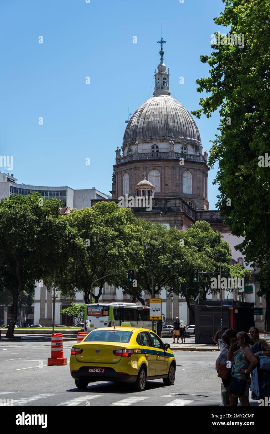 Partial view of Presidente Vargas avenue with the backside of ...
