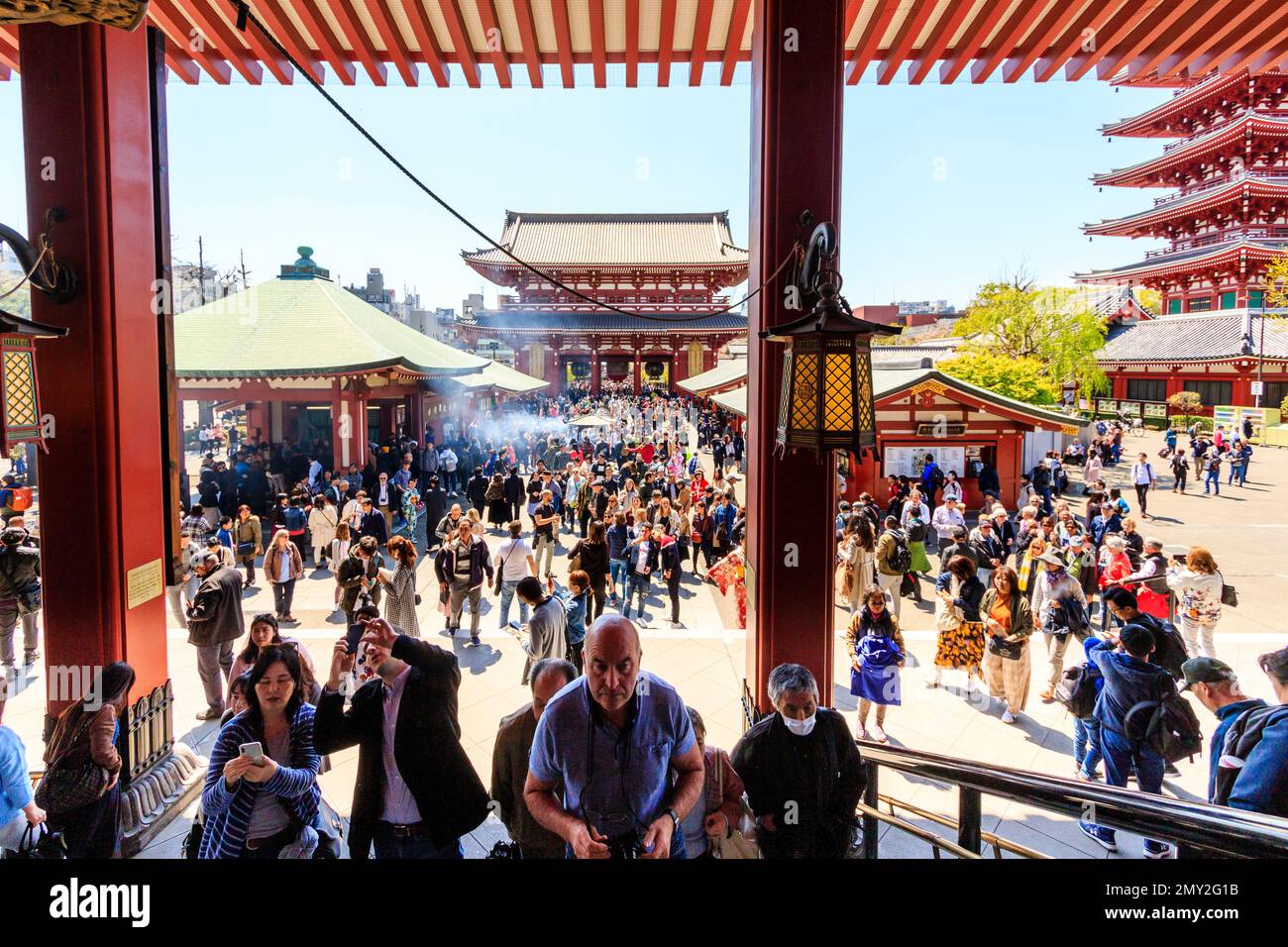 Tokyo sensoji temple main hall hi-res stock photography and images - Alamy