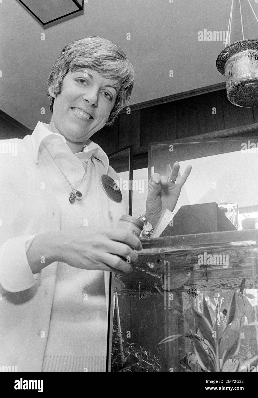 Marianne Noll, wife of Pittsburgh Steelers head coach Chuck Noll, feeds ...