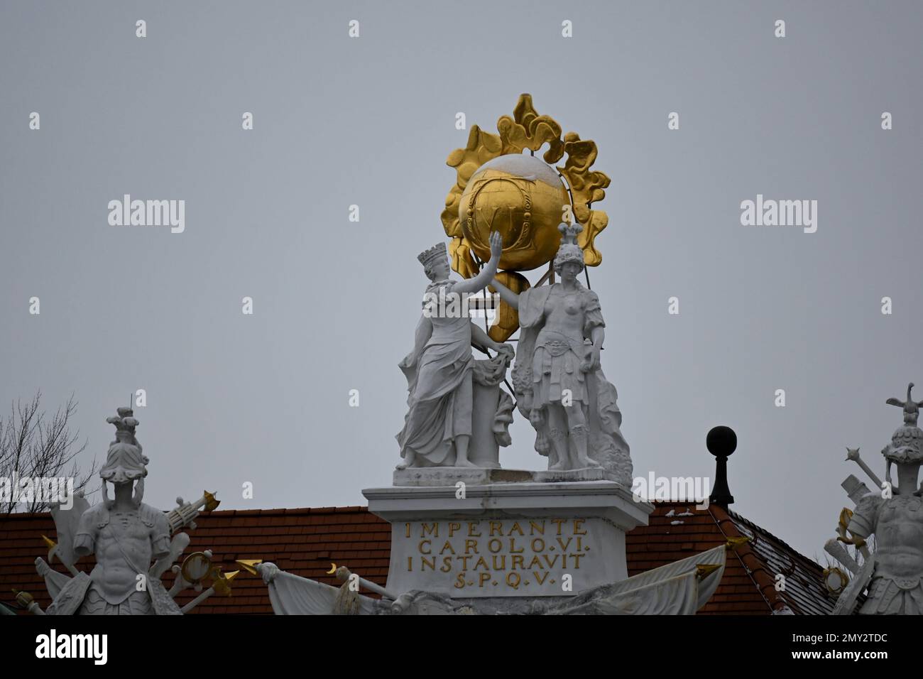 Sculptures in vienna hi-res stock photography and images - Alamy