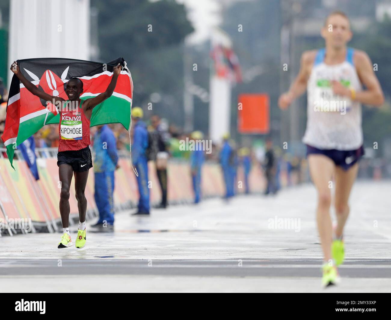 Kenya's Eliud Kipchoge, left, celebrates his victory as third placed ...