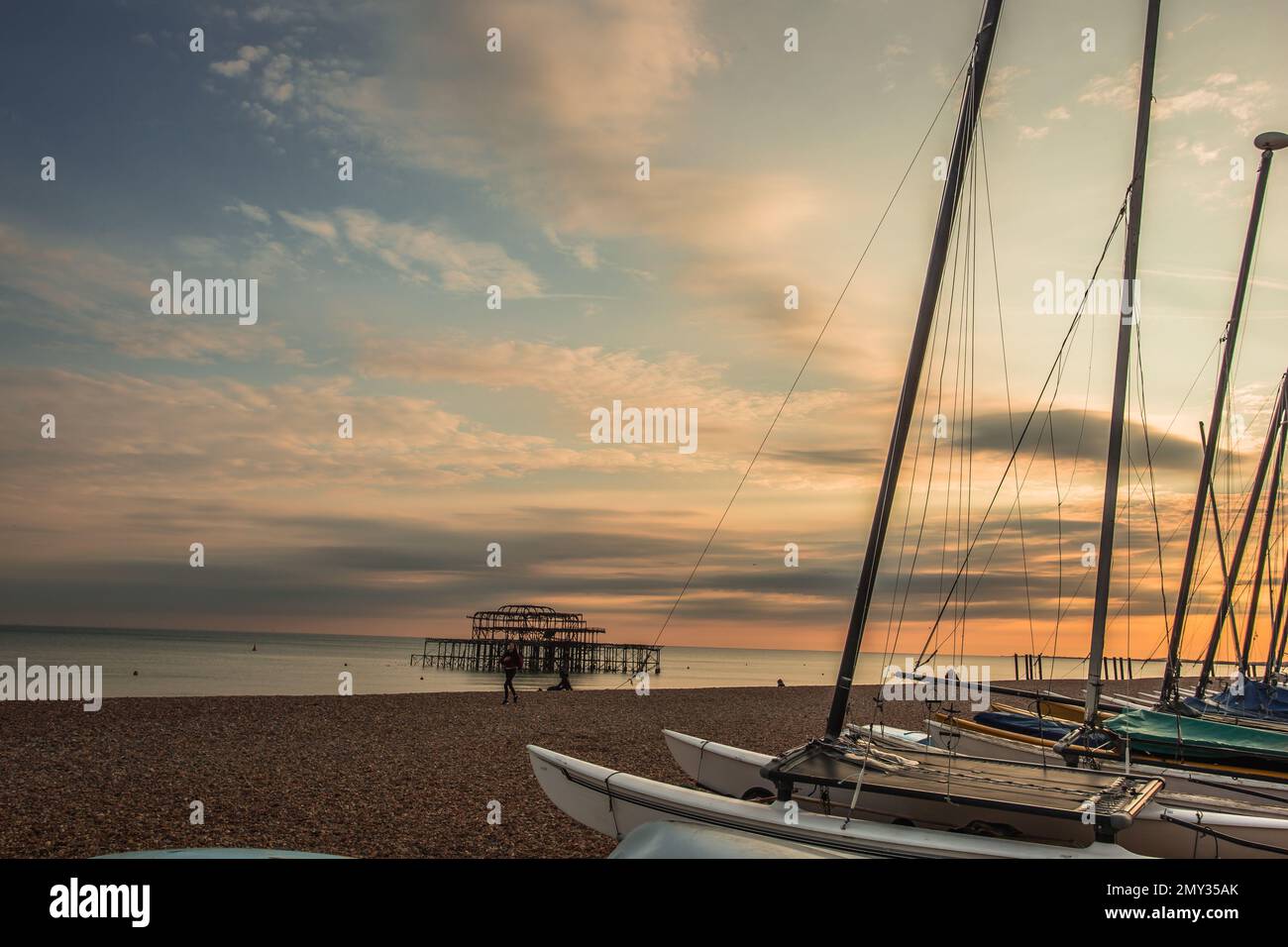 Uk brighton beach hi-res stock photography and images - Alamy