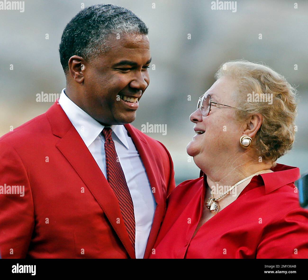 Former Los Angeles Angels outfielder Garret Anderson, left, talks with ...