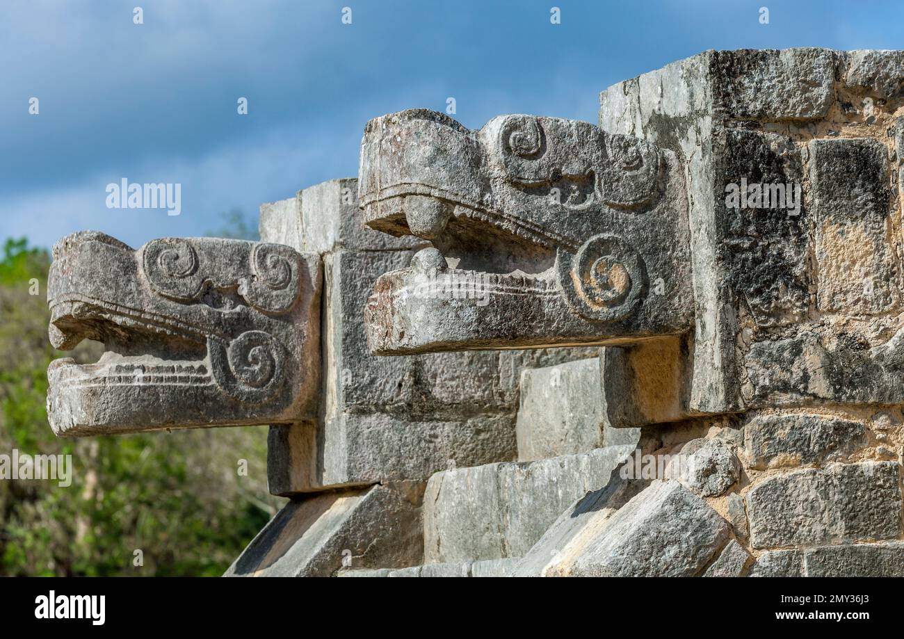 Mayan carved stone heads at Chichén Itzá, Yucatán, Mexico Stock Photo ...