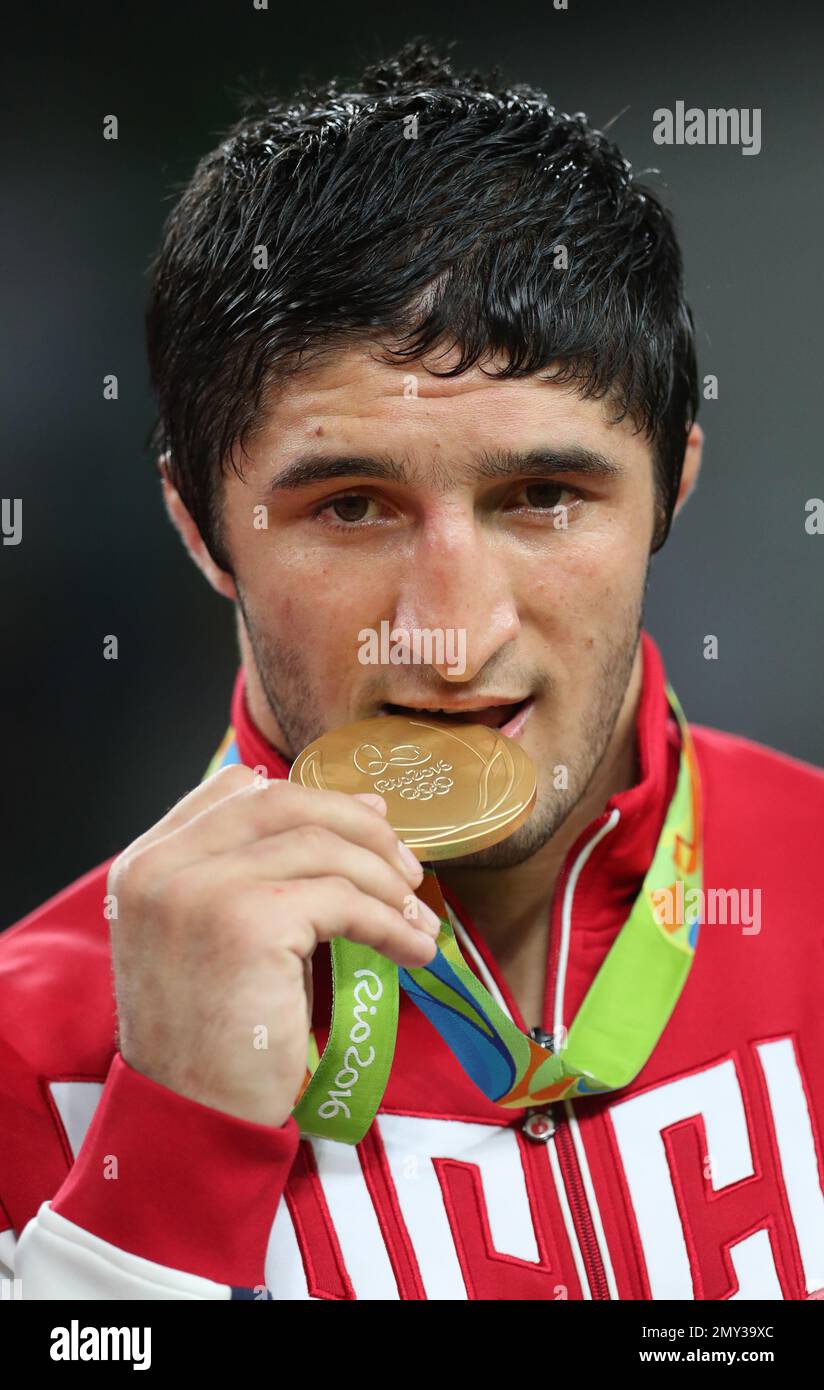 Russia's Abdulrashid Sadulaev bites his gold medal after winning the ...