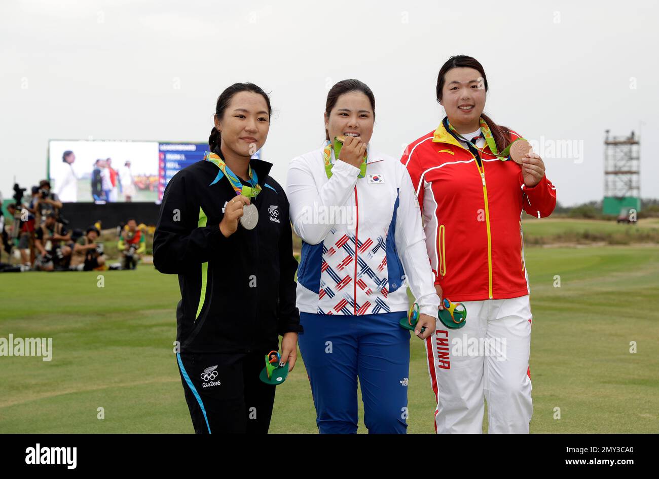 From left to right, silver medalist, Lydia Ko of New Zealand, gold ...