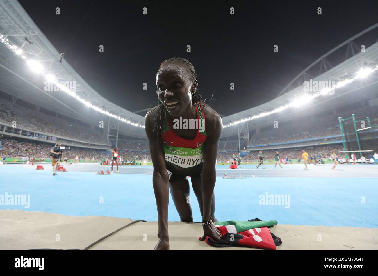 Kenya's Vivian Jepkemoi Cheruiyot celebrates winning the gold medal and ...