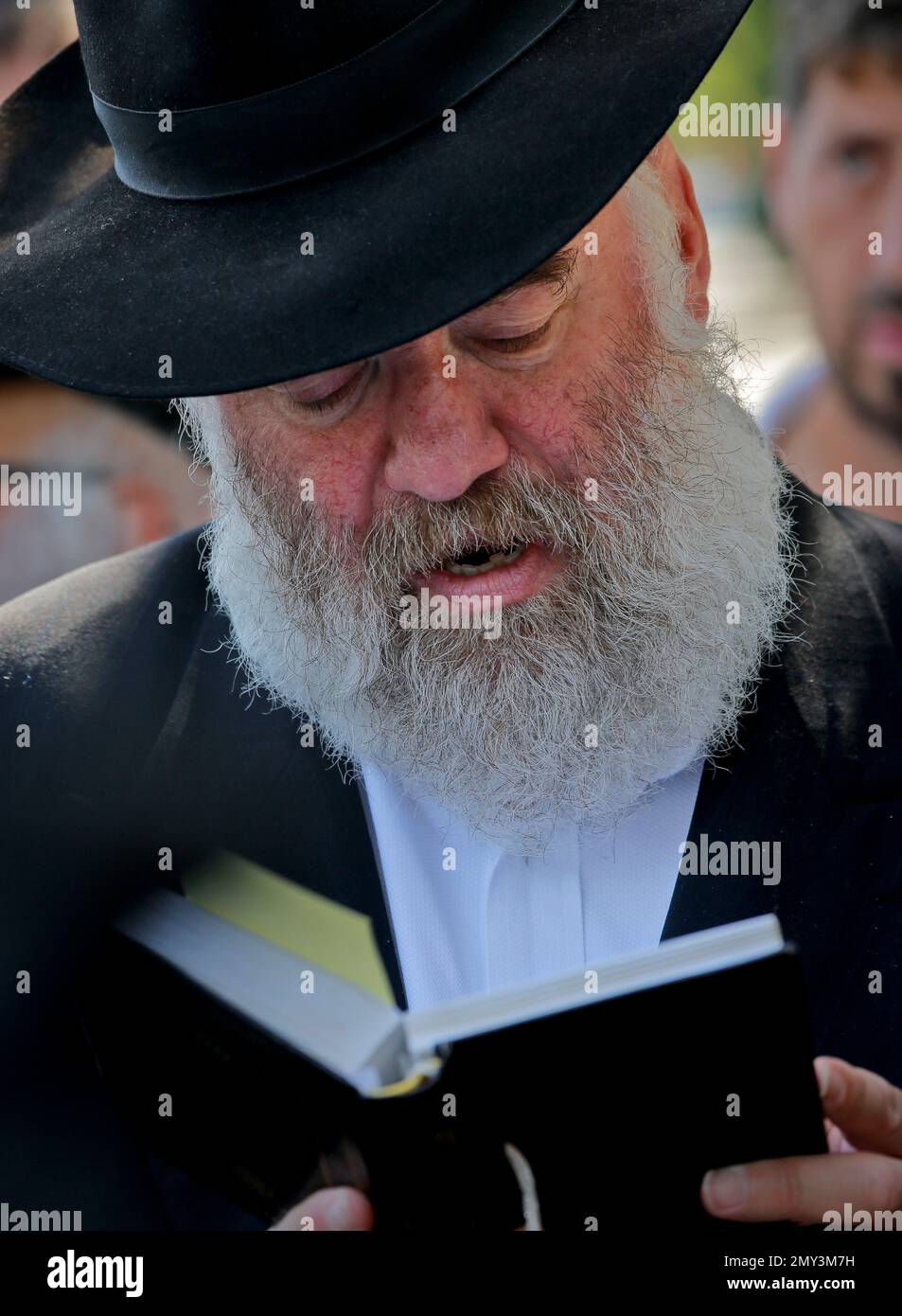 Norman Rosenbaum recites memorial prayers Friday Aug. 19, 2016, in the ...