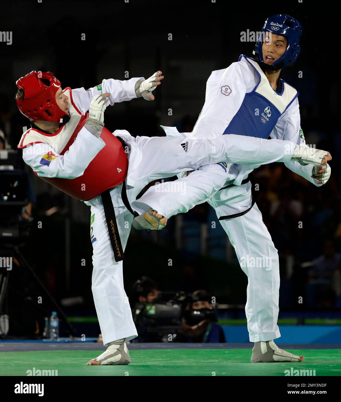 Liu Wei-Ting of Taipei, right, and Aaron Cook of Moldova compete in a ...