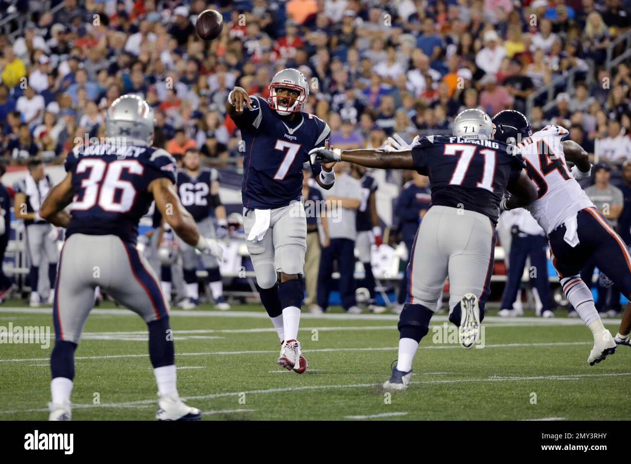 New England Patriots quarterback Jacoby Brissett (7) passes to running ...