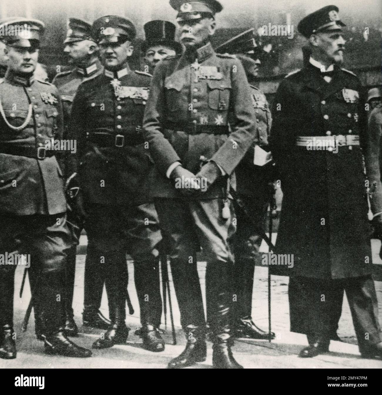 German military officer and chief of staff Hans von Seeckt (center ...