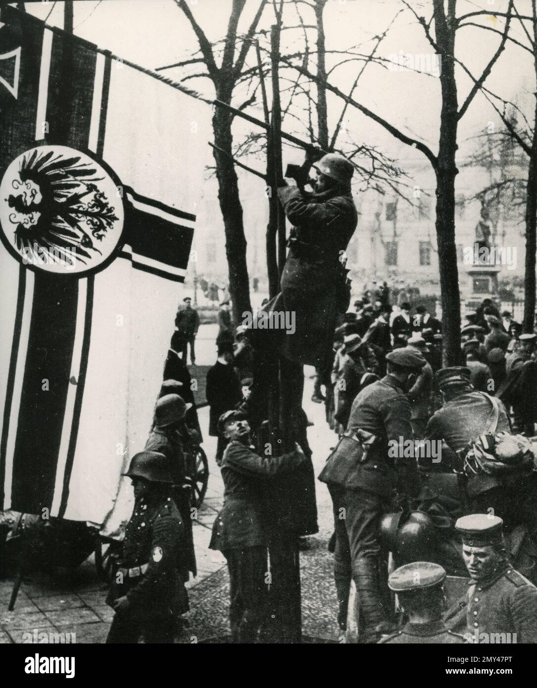 German soldiers with the flag of the Imperial Navy, symbol of ...