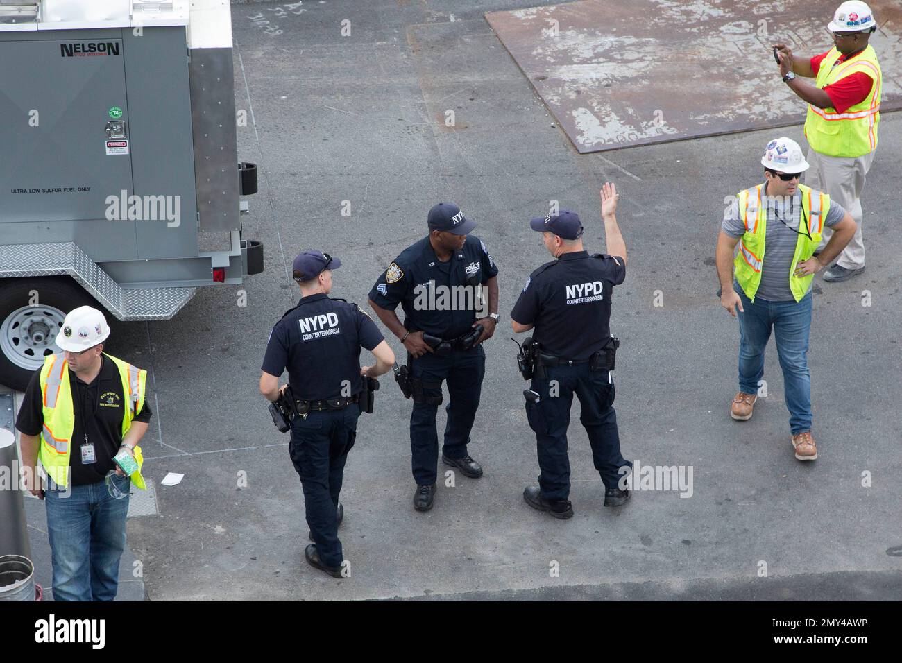 New York police officers with the counter terrorism unit stand watch at ...