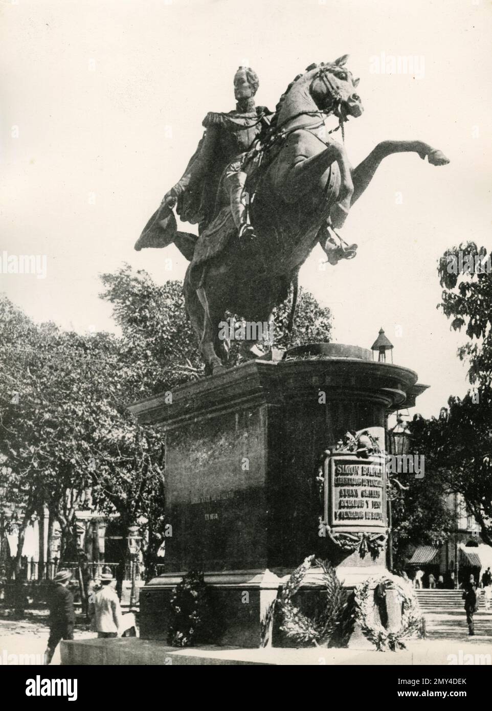 Equestrian statue of Venezuelan military and political leader Simon ...