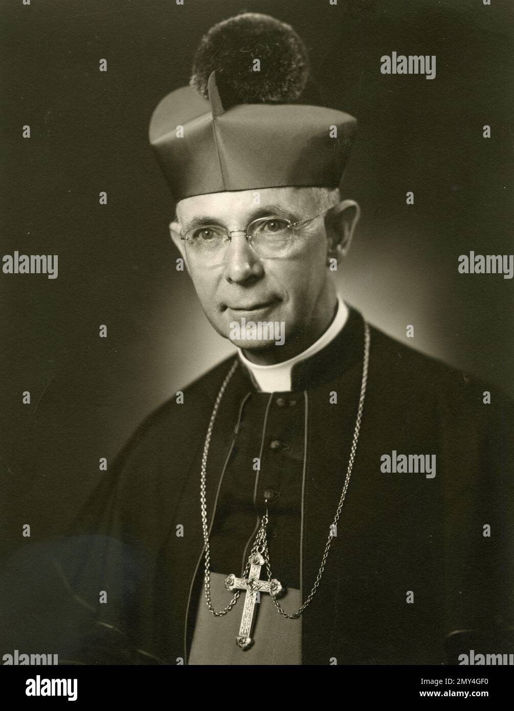 American priest hi-res stock photography and images - Alamy