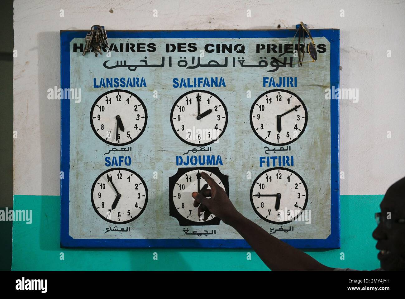 MALI, Kayes, grande mosque, clock table with prayer times / Grosse ...