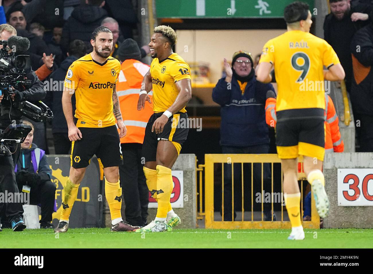 Wolverhampton, UK. 4th Feb 2023. Wolves celebrate Ruben Neves of ...