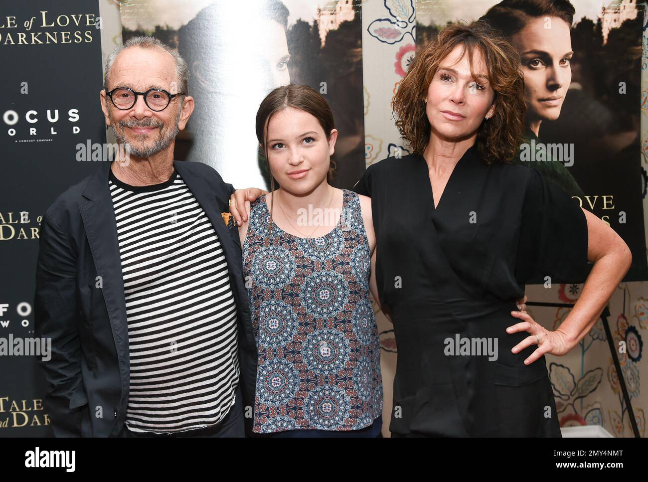 Actor Joel Grey with granddaughter Stella Gregg and daughter Jennifer ...
