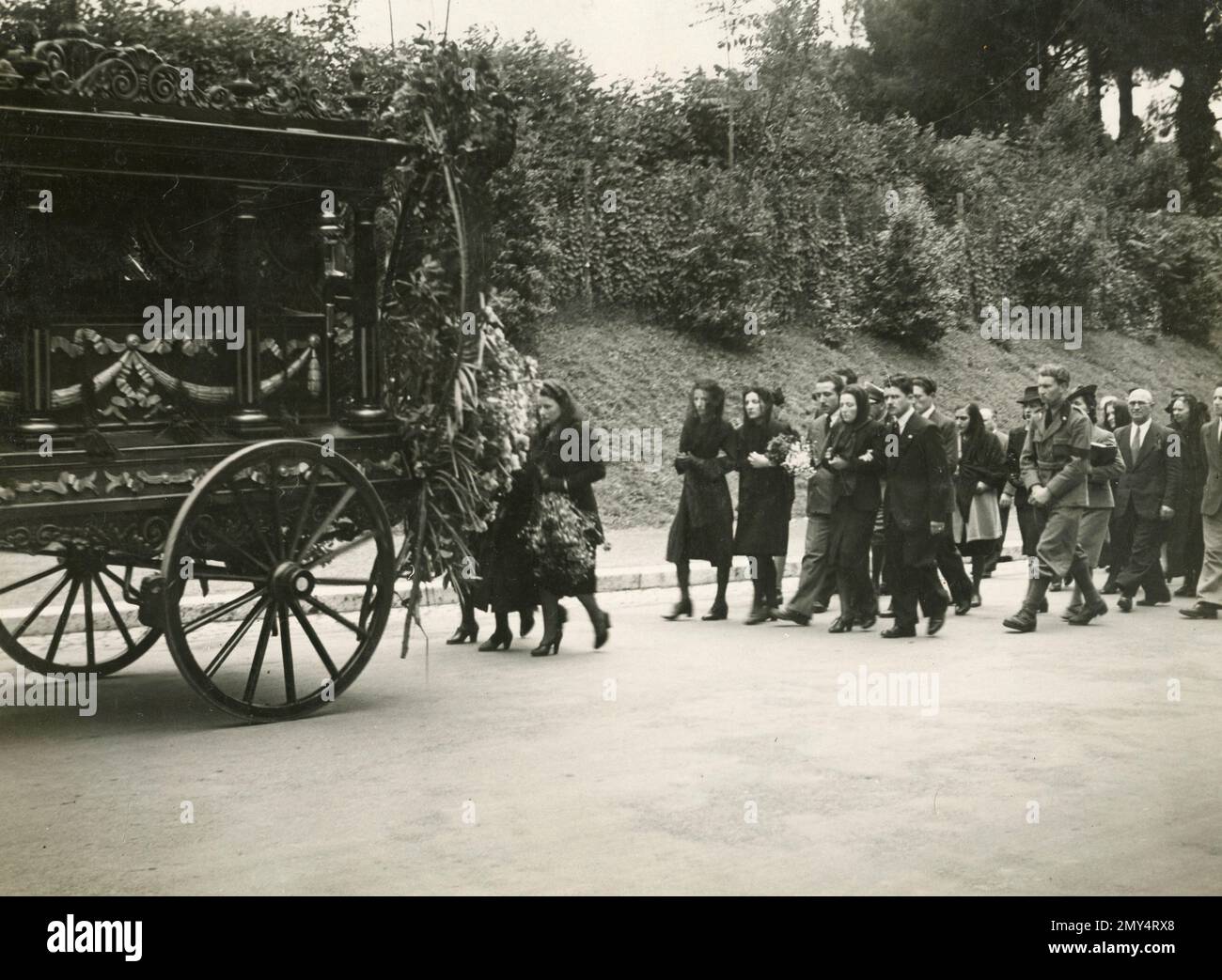 1930s funeral procession hi-res stock photography and images - Alamy