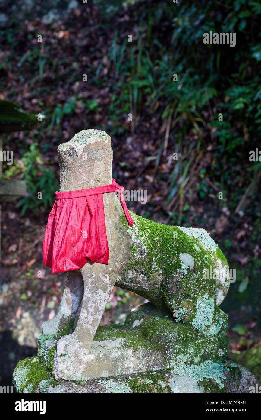 Headless fox statue at Tenbetsuyutakahime Shrine; Kannabecho, Fukuyama ...