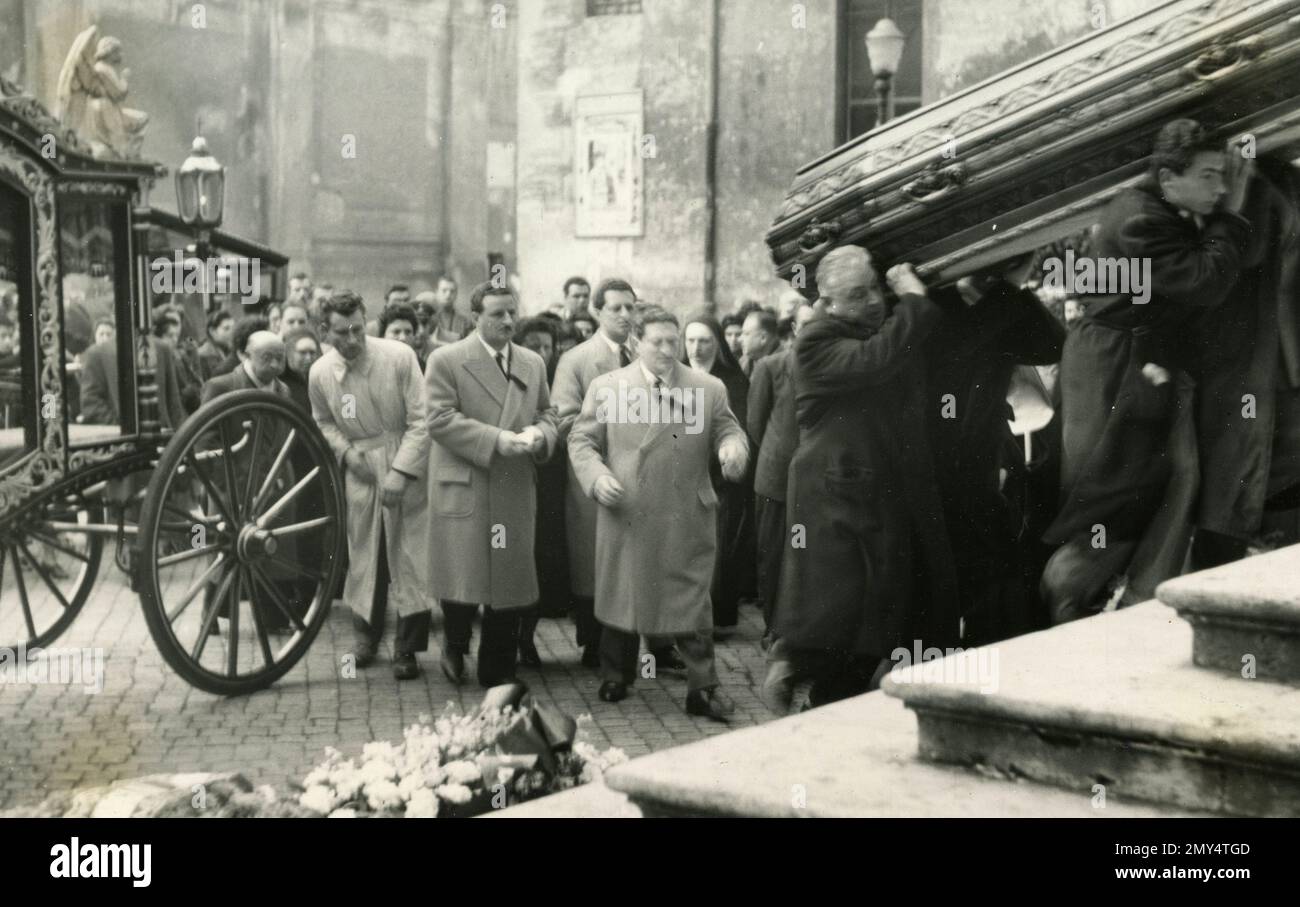 1950s funeral procession hi-res stock photography and images - Alamy