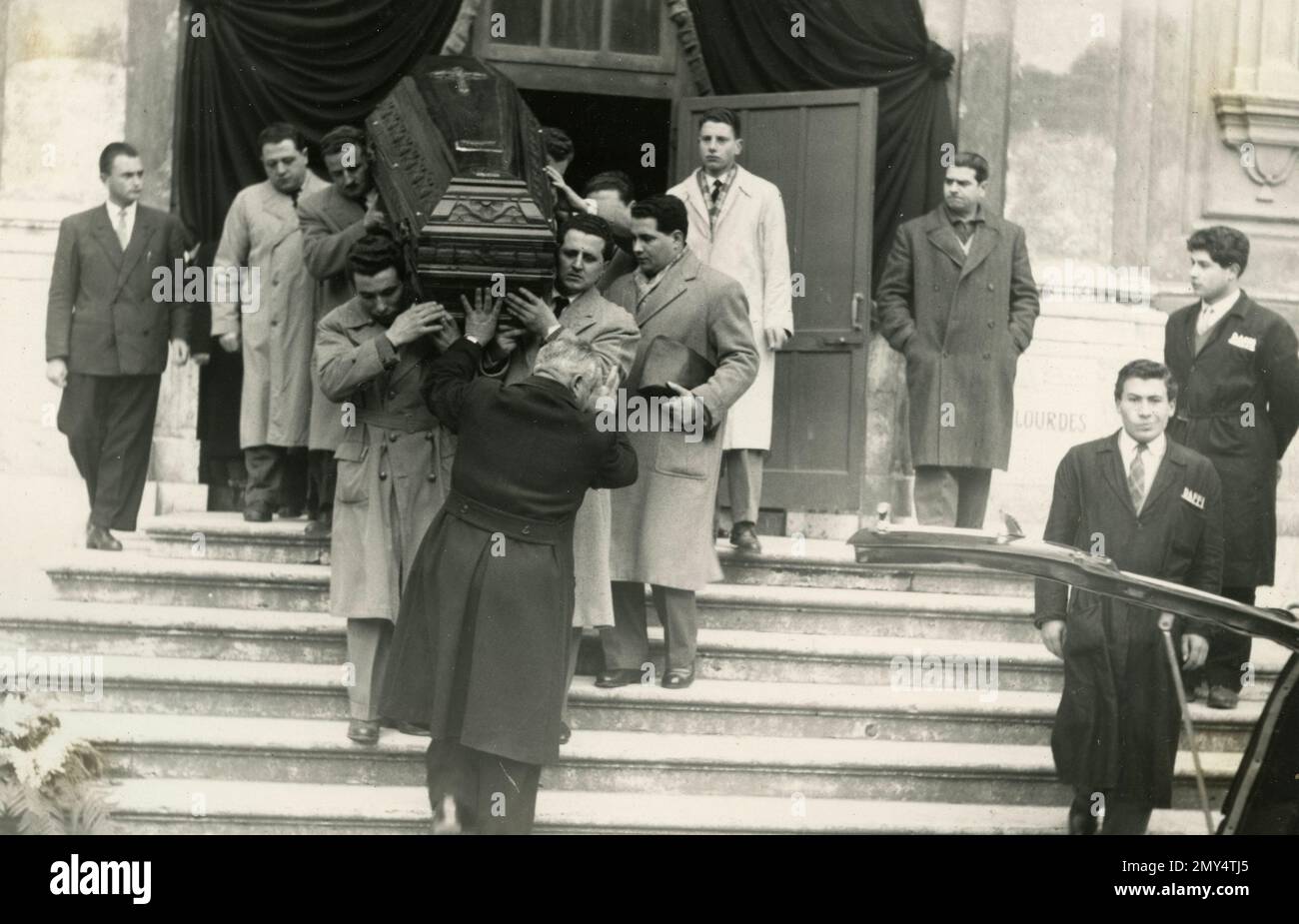1950s funeral procession hi-res stock photography and images - Alamy