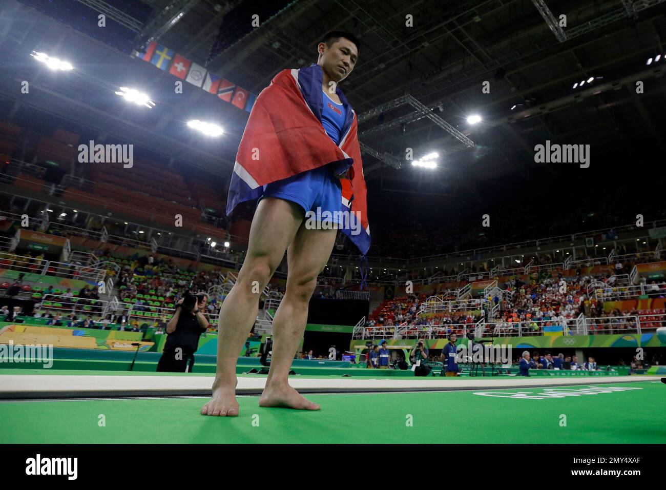 North Korea's Ri Se Gwang stands with his national flag after winning ...