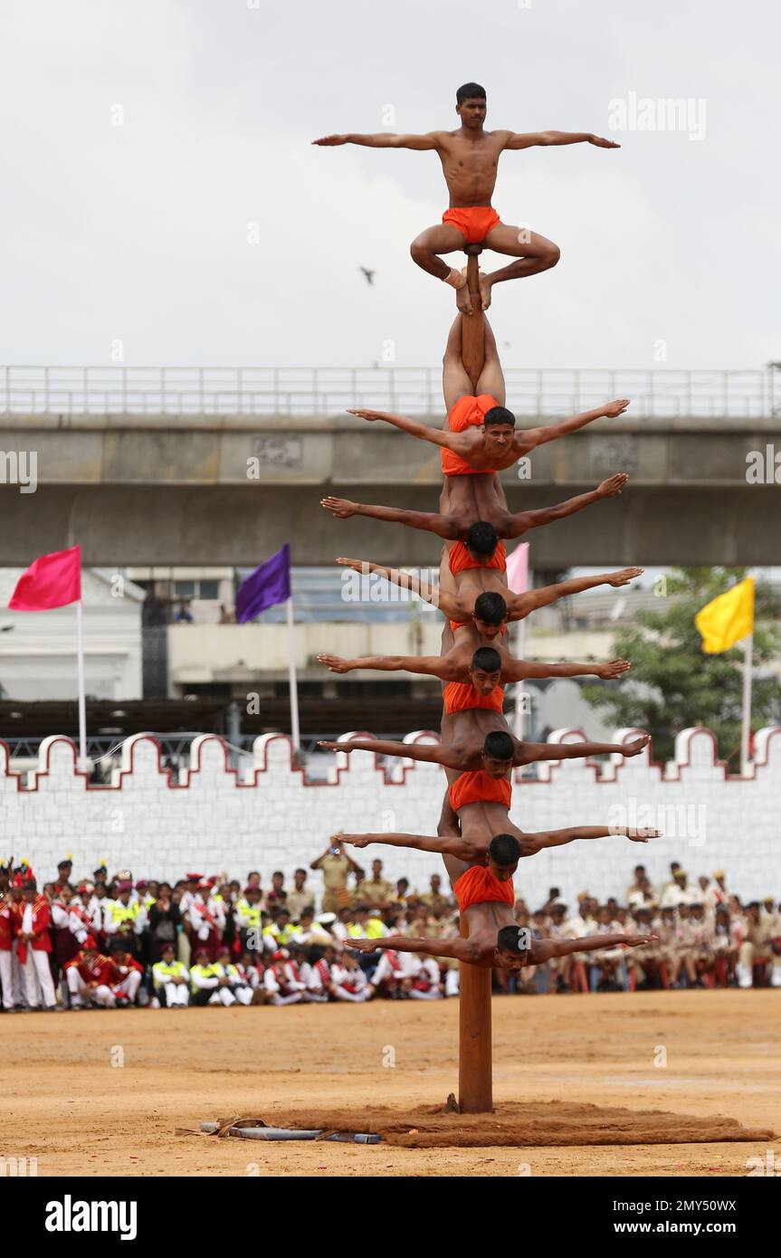 Indian army soldiers perform Malkhamb, an ancient form of Indian ...