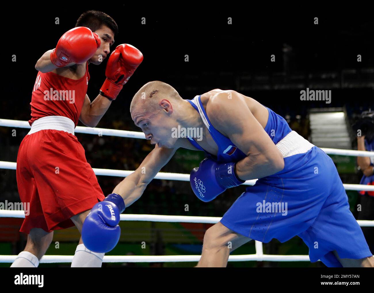 Russia's Nikitin Vladimir, right, fights Thailand's Chatchai Butdee ...