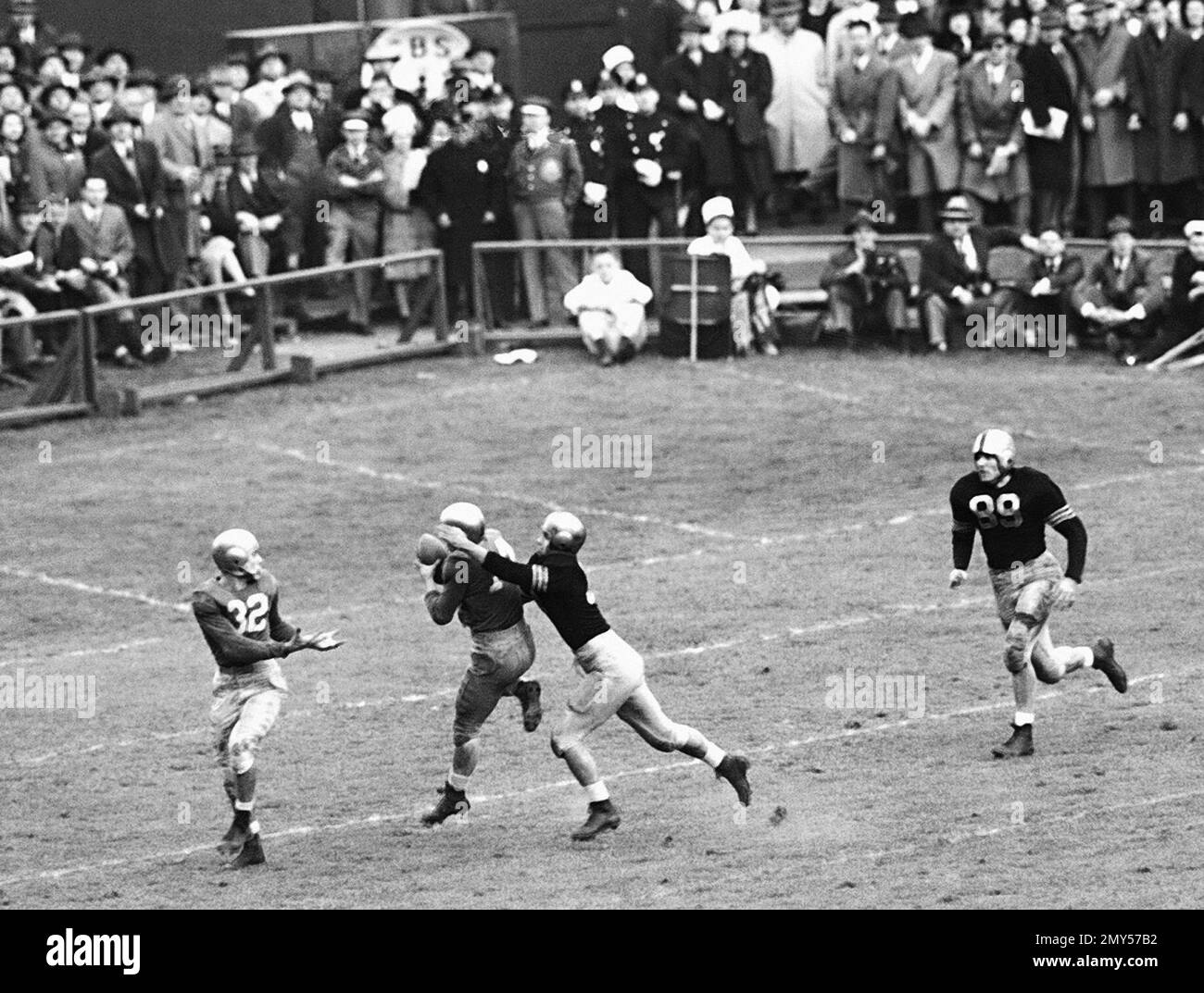 FILE - In this Nov. 9, 1946, file photo, Notre Dame's Emil Sitko (14 ...