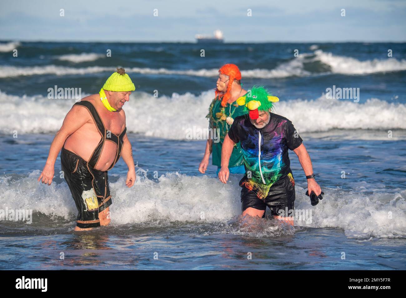 Binz, Germany. 04th Feb, 2023. Members of ice bathing clubs from ...