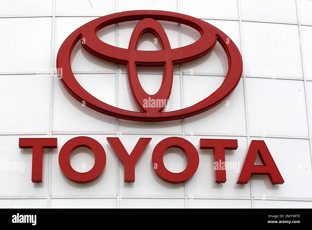 Toyota rav4 logo hi-res stock photography and images - Alamy