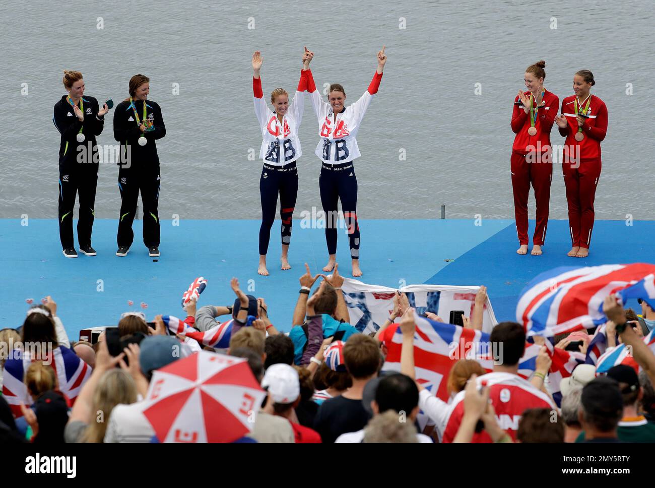 Gold Medalist Helen Glover and Heather Stanning, of Britain, center ...