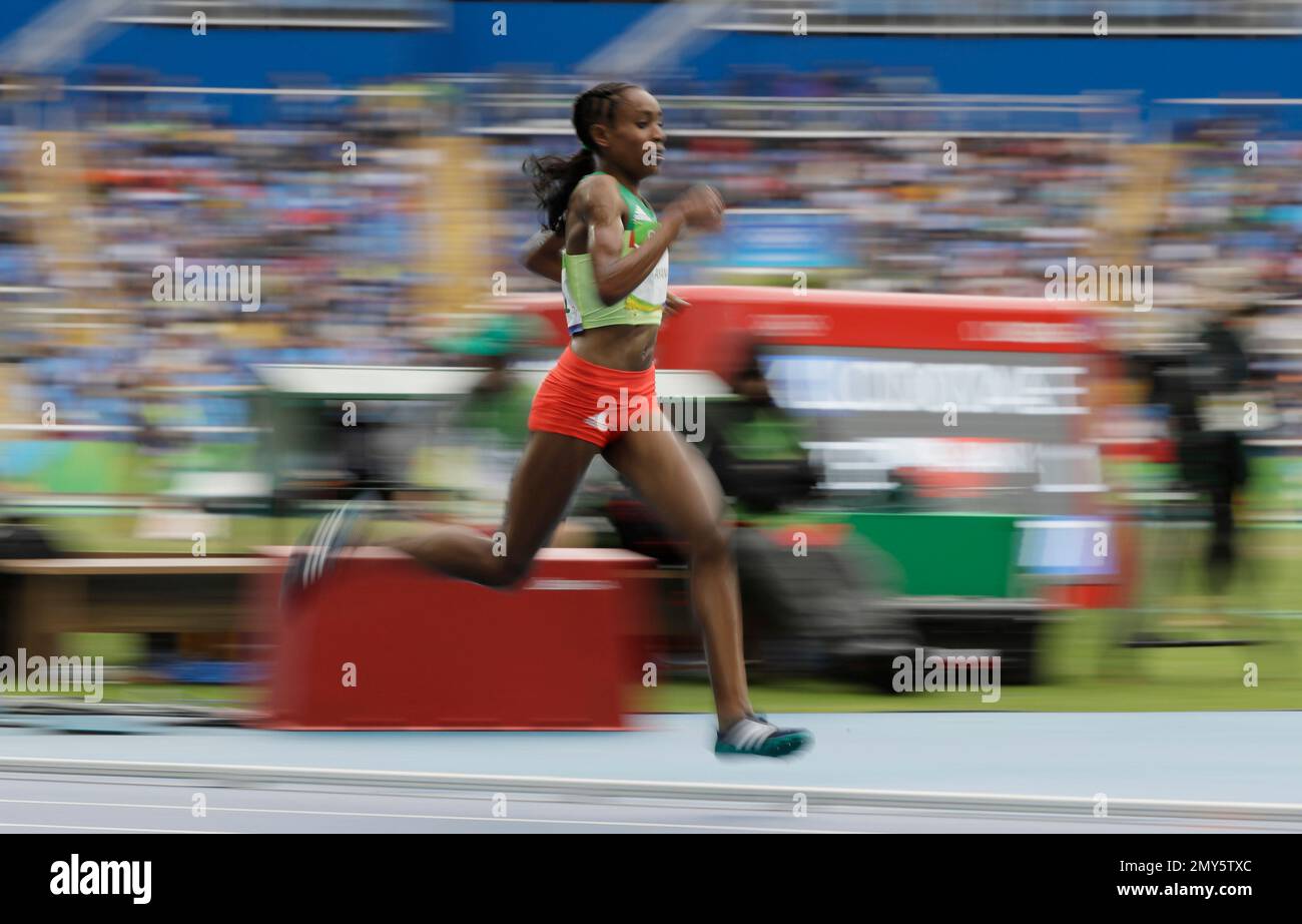 Ethiopia's Almaz Ayana competes in the women's 10,000-meter final ...