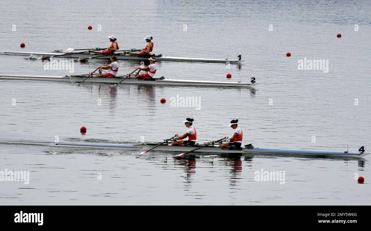 Ilse Paulis and Maaike Head, of the Netherlands, bottom, race for gold ...