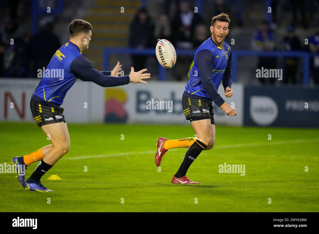Stefan Ratchford #4 of Warrington Wolves warms up before the Rugby ...