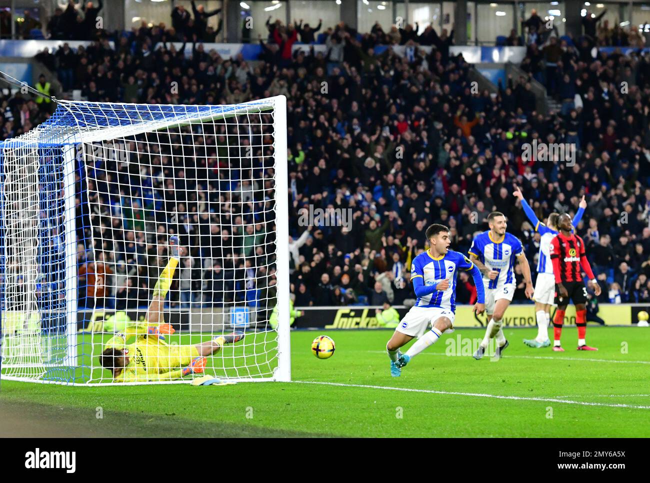 Kaoru mitoma goal hi-res stock photography and images - Alamy