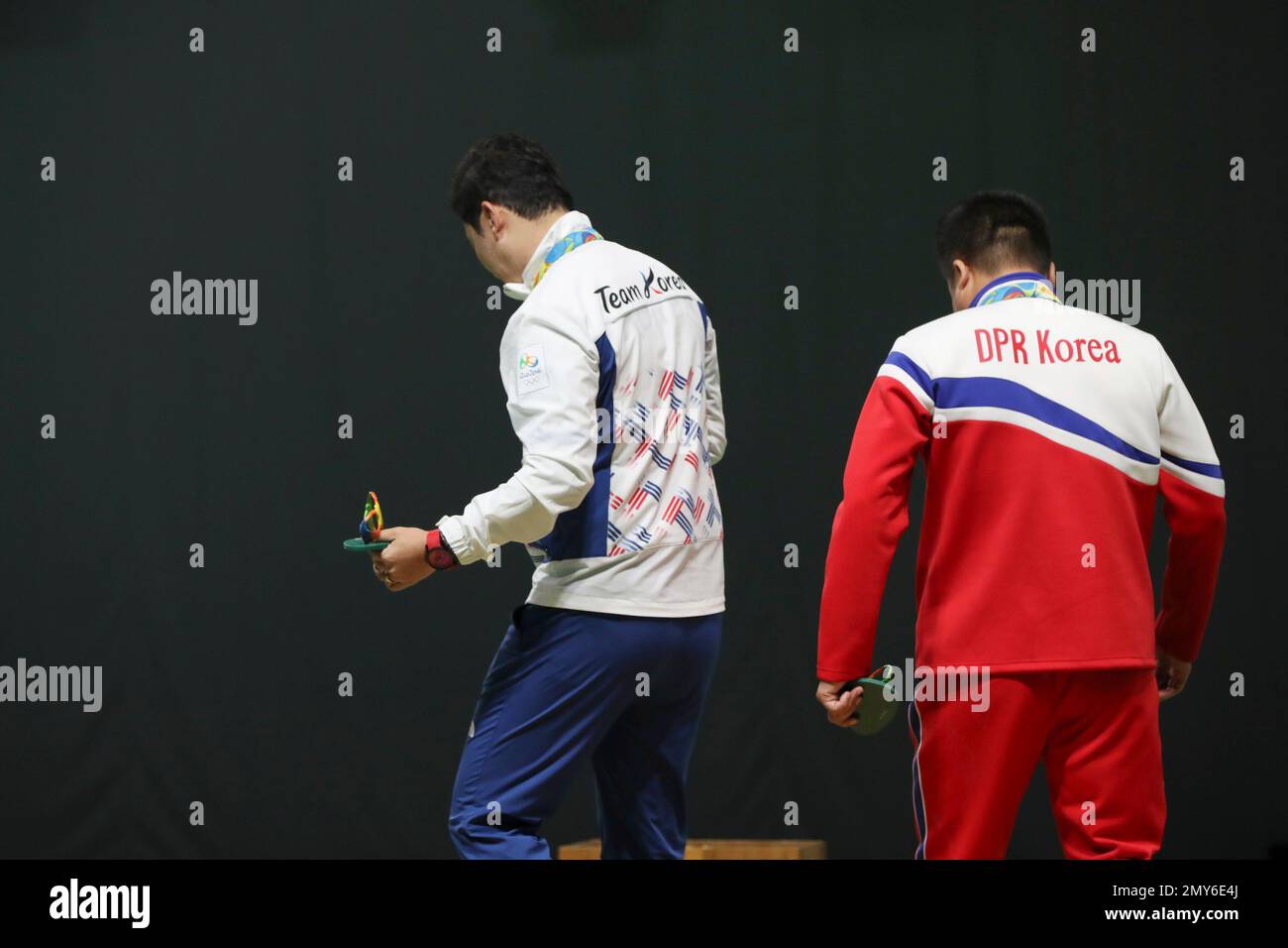 Gold medalist Jin Jong-oh, left, of South Korea and bronze medalist Kim ...