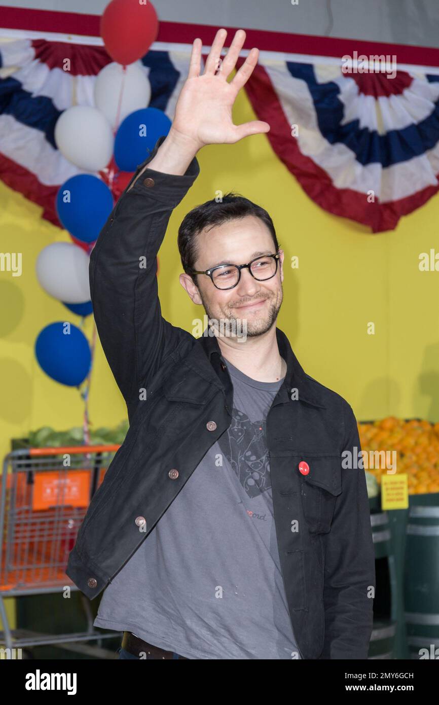 Joseph Gordon-Levitt arrives at the world premiere of "Sausage Party ...