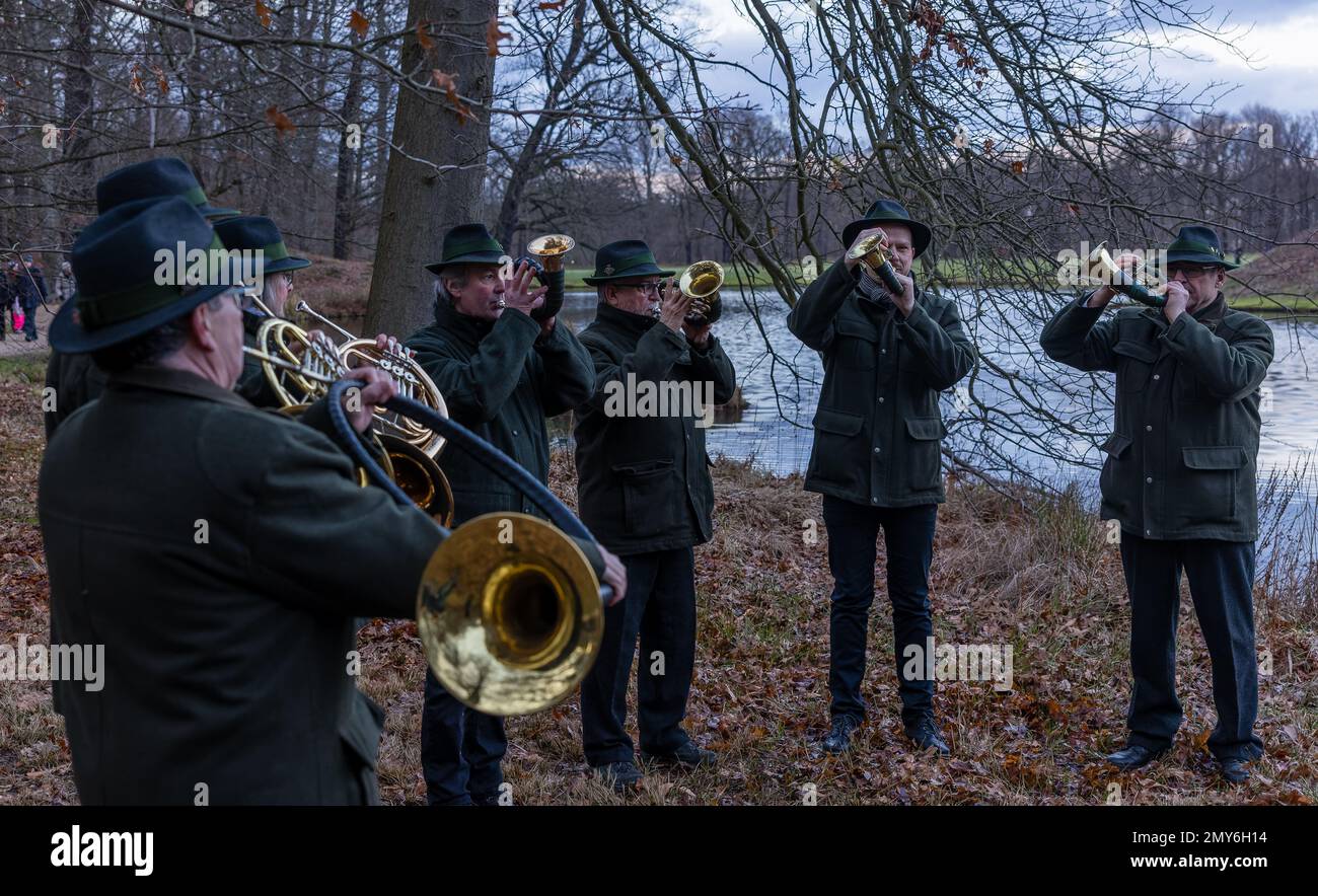 Cottbus, Germany. 04th Feb, 2023. Hunting horn players play a fanfare ...