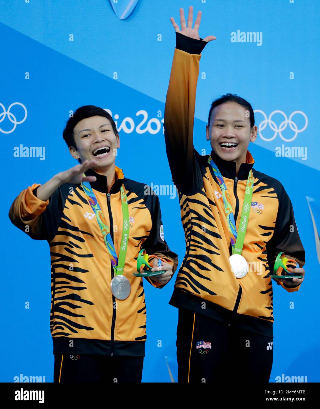 Silver medalists Malaysia's Cheong Jun Hoong and Pandelela Rinong ...